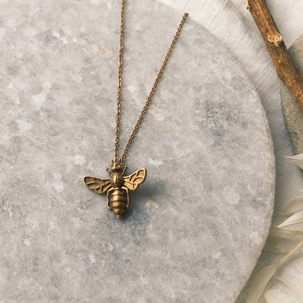 Save the bees! Bronze necklace – Hallstrom Home