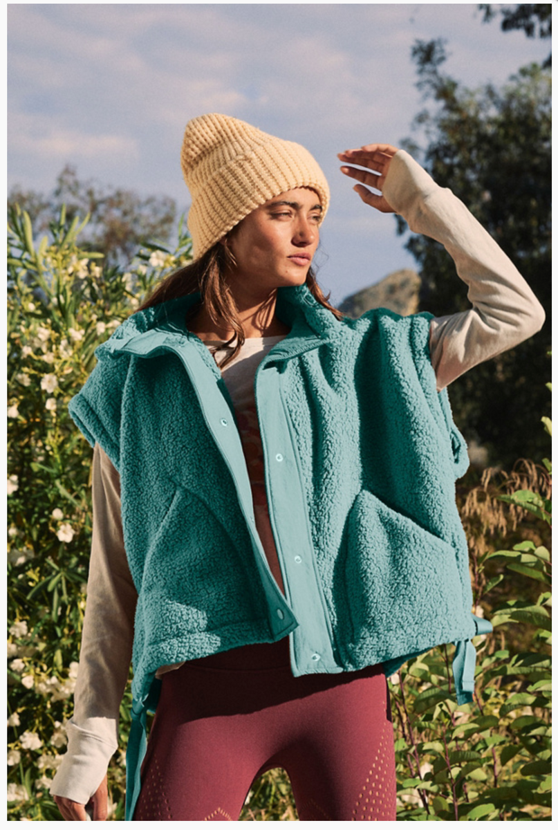 SCOUT IT OUT FLEECE VEST / MIDNIGHT JADE – Hallstrom Home